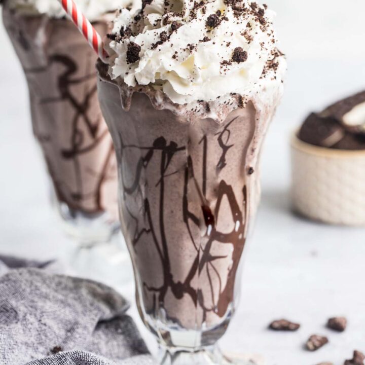 Oreo Milkshake (Thick and Creamy) - Cooked by Julie