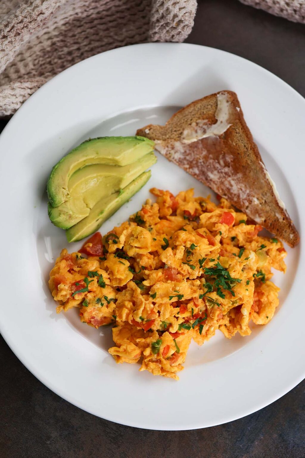 Huevos Pericos(Colombian Scrambled Eggs) - Cooked by Julie