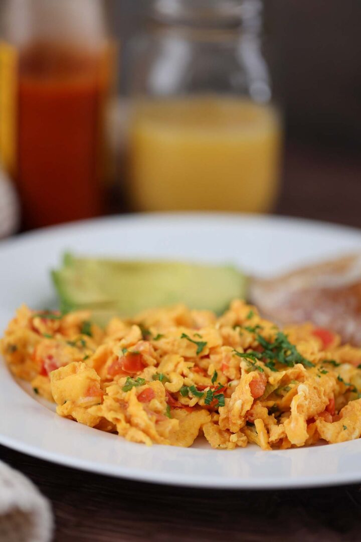Huevos Pericos(Colombian Scrambled Eggs) - Cooked by Julie